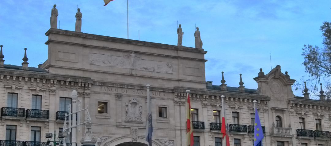 Top Banks in the UK - Overview and Guide to the Biggest UK Banks | Wall ...